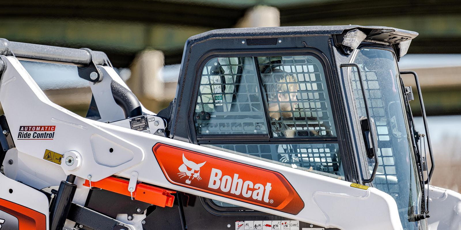 How to Operate a Skid Steer: Your Bobcat 5-Step Guide - White Star ...